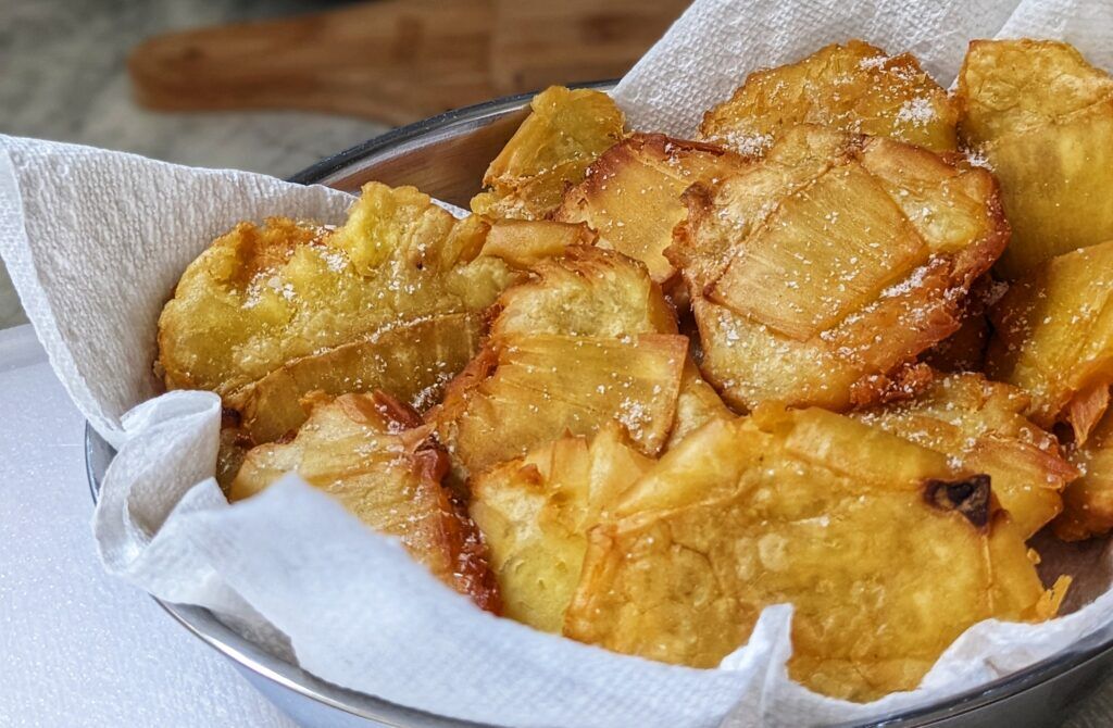 Tostones de pana - Breadfruit tostones - am what I eat